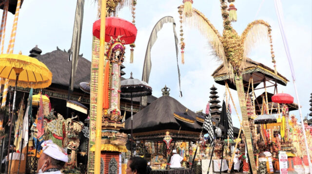 Penjor, Simbol Manifestasi Istana Tuhan - Jurnal Indonesia