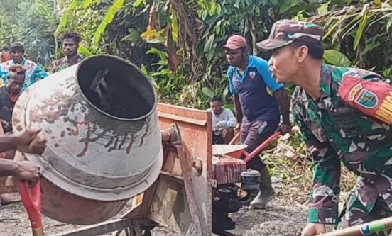 Perkokoh Kemanunggalan, Babinsa Koramil 1710-07/Mapurujaya Kerja Bakti ... Perkokoh Kemanunggalan, Babinsa Koramil 1710-07/Mapurujaya Kerja Bakti ...